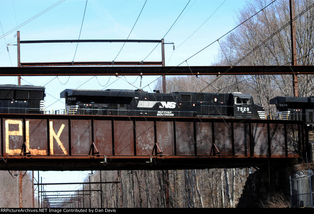 NS ES40DC 7528 trails on 14G